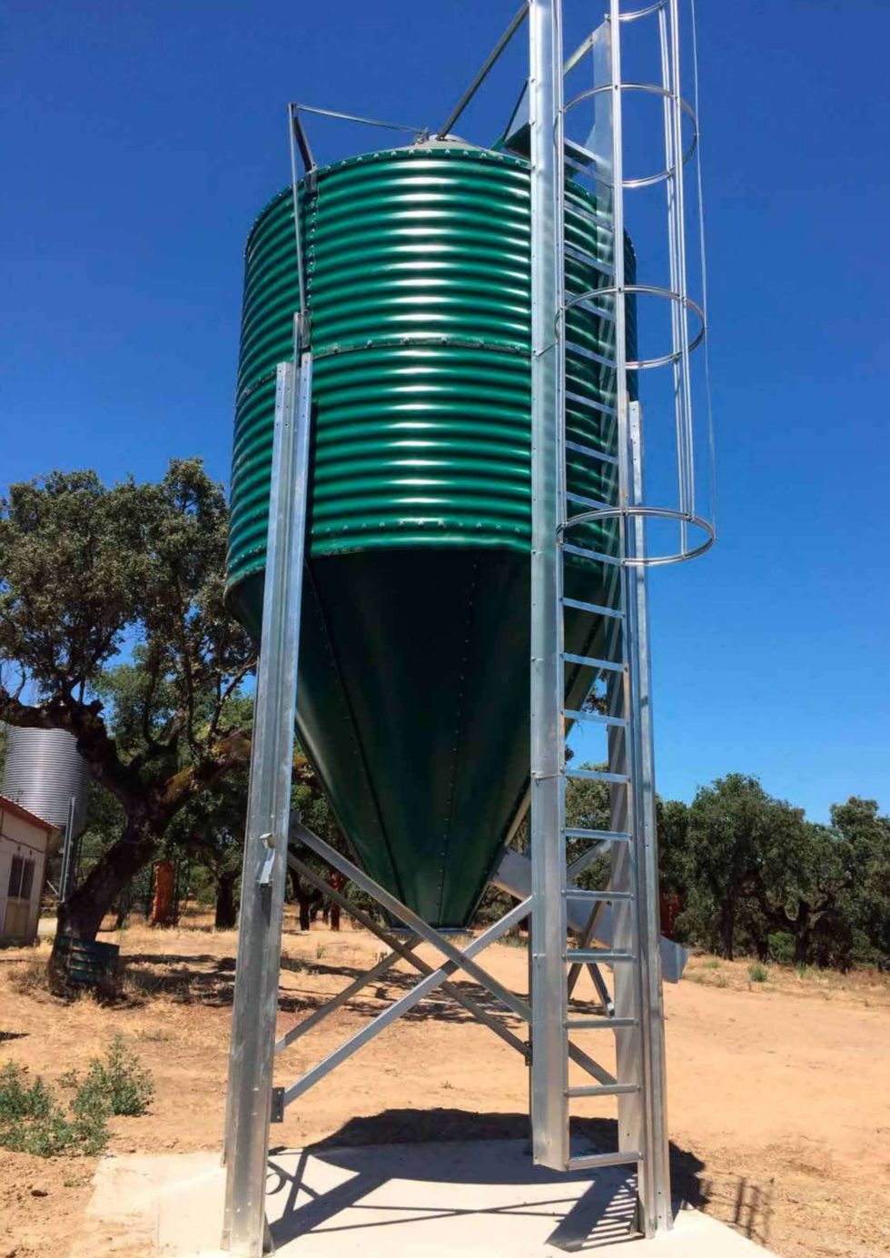 Silos granja para almacenaje de pienso - Silos Spain